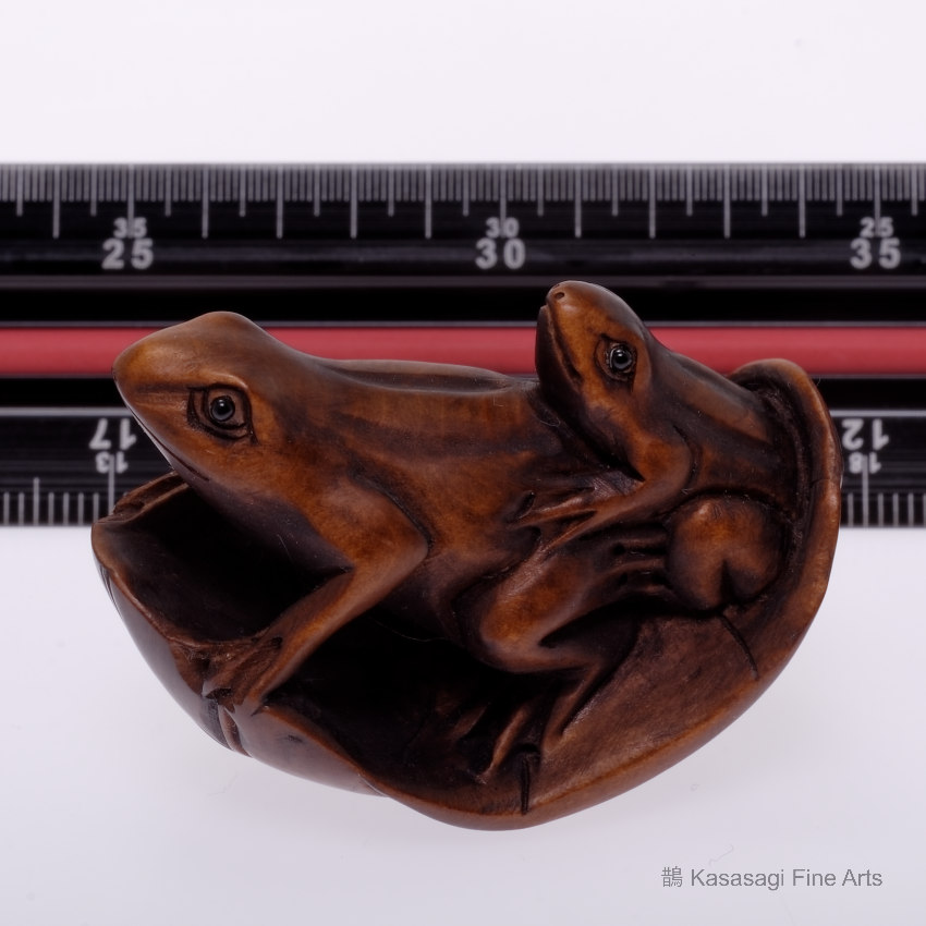 Wooden Netsuke Frogs on Lotus Leaf - Kasasagi Fine Arts